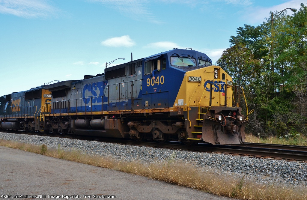 CSX 9040 is the only unit running.